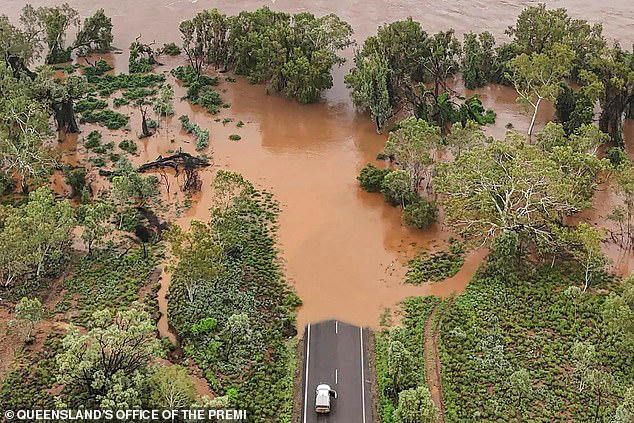 Warnings issued as bushfires burn through Victoria - while Queensland ...