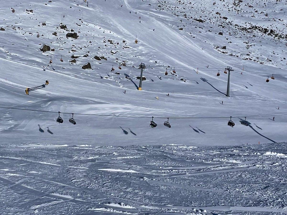 Umstände unklar: Polizei sucht nach tödlichem Skiunfall Zeugen