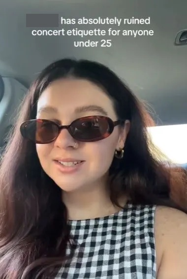 The way that they push – Addison Rae fan went to a concert recently and ...