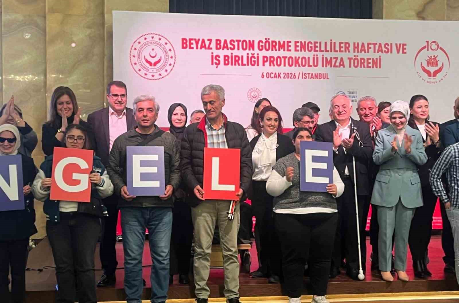 Beyaz baston, özgürlük ve cesaretin simgesi oldu