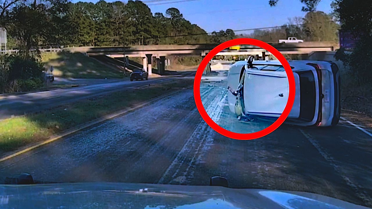 Suspect crashes during high-speed Texas pursuit, breaks through ...