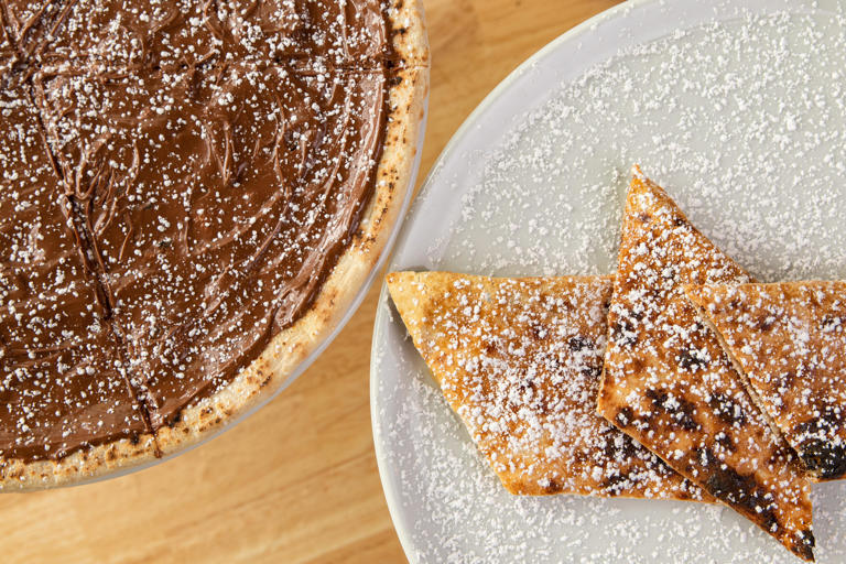 New extraordinary pizza restaurant opens in downtown Naples