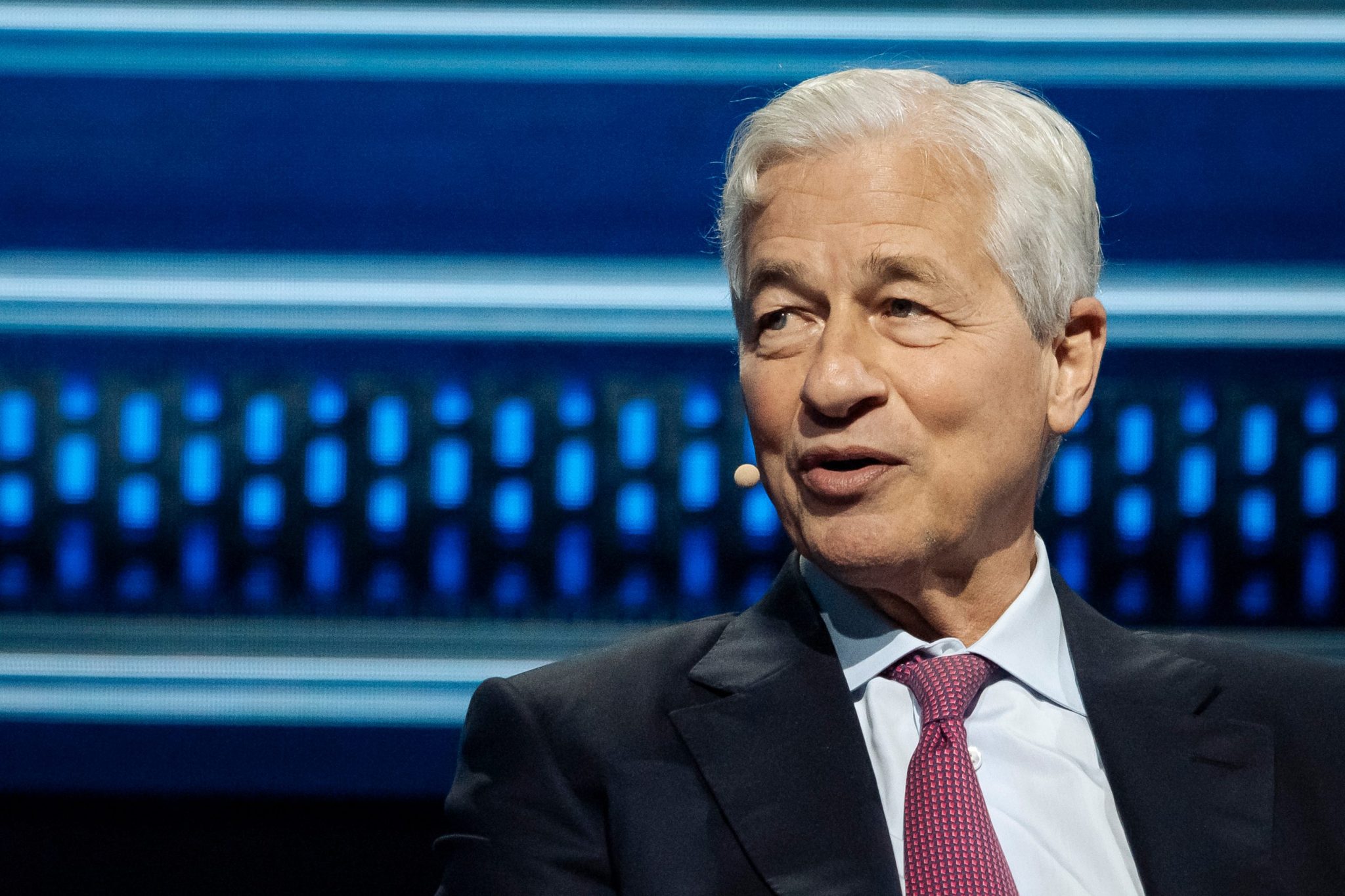 Jamie Dimon rejects Jeff Bezos’ playbook and hoards his JPMorgan shares ...