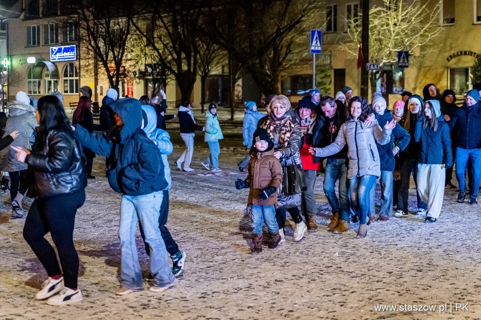 Sylwester 2025 w Staszowie. Tak bawili się mieszkańcy. Zobacz nowe zdjęcia