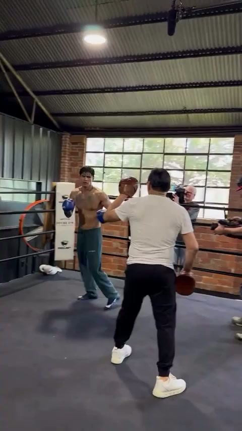 Ryan Garcia working on focus mitts with dad coach Henry