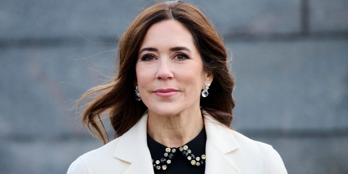 Mary de Dinamarca impacta con un vestido dorado que la convierte en la ...