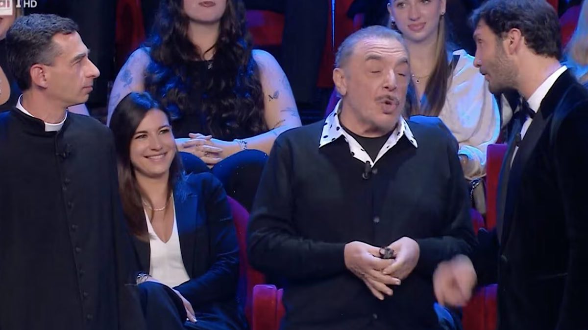 Raoul Bova perché era assente ad Affari Tuoi? L’ironia di De Martino e ...