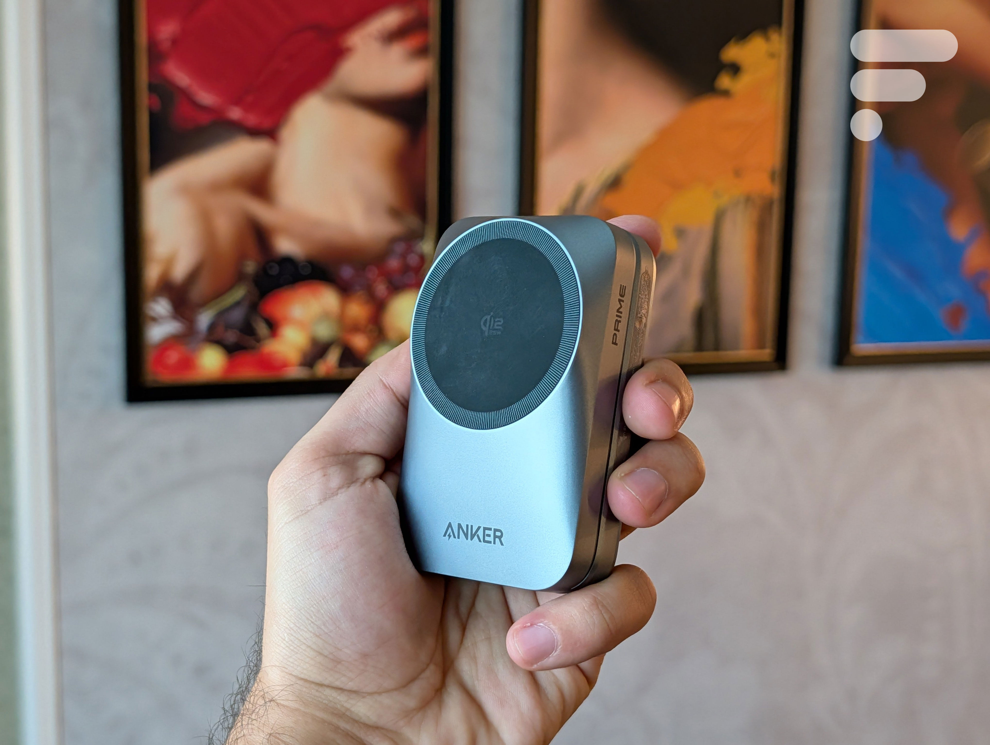 Cet objet pratique d’Anker peut recharger trois appareils en même temps