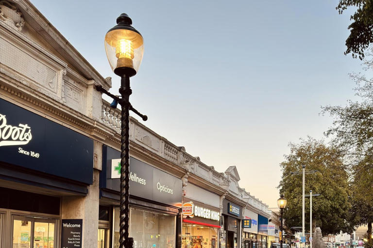 Council criticised over plans to scrap Eastbourne lamp posts - 'feels ...