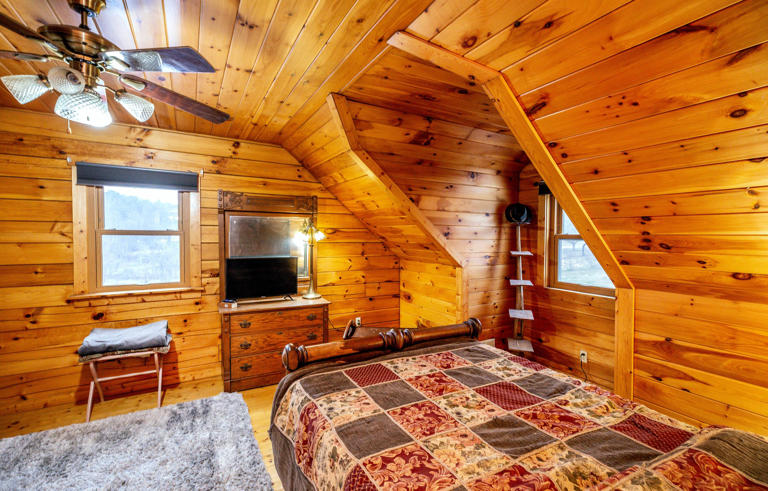 Captivating log home with rustic elegance | Cool Spaces