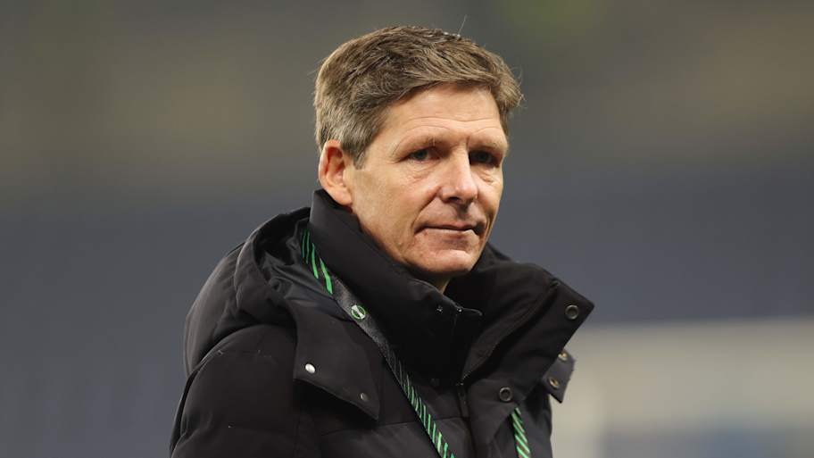 ‘Top’ Man Utd manager target bluntly breaks silence on job links