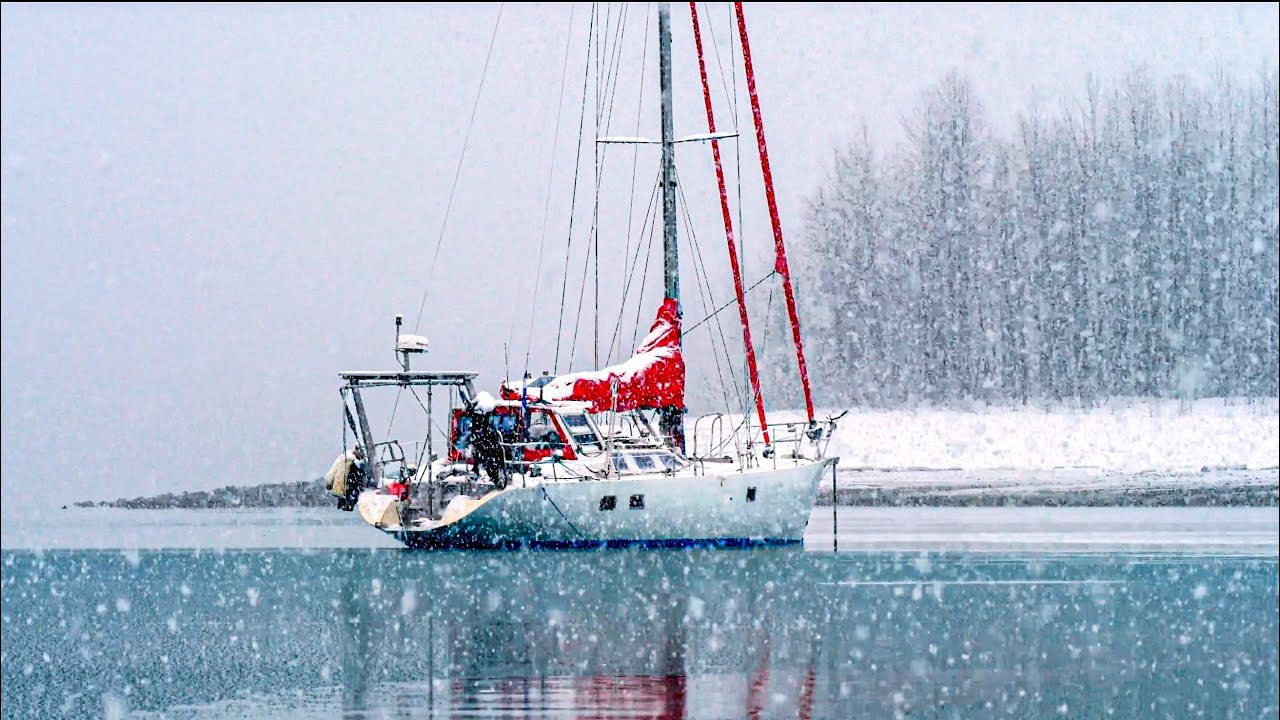 In Alaska’s Glacier Bay boats endure frozen seas and endless cold