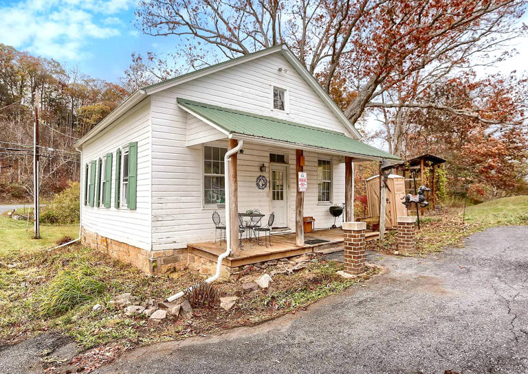 Captivating log home with rustic elegance | Cool Spaces