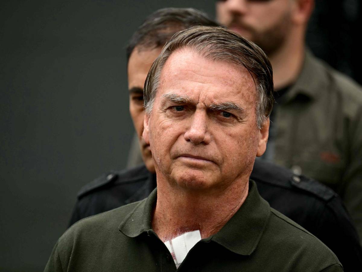 Bolsonaro cade e sbatte la testa in carcere: come sta