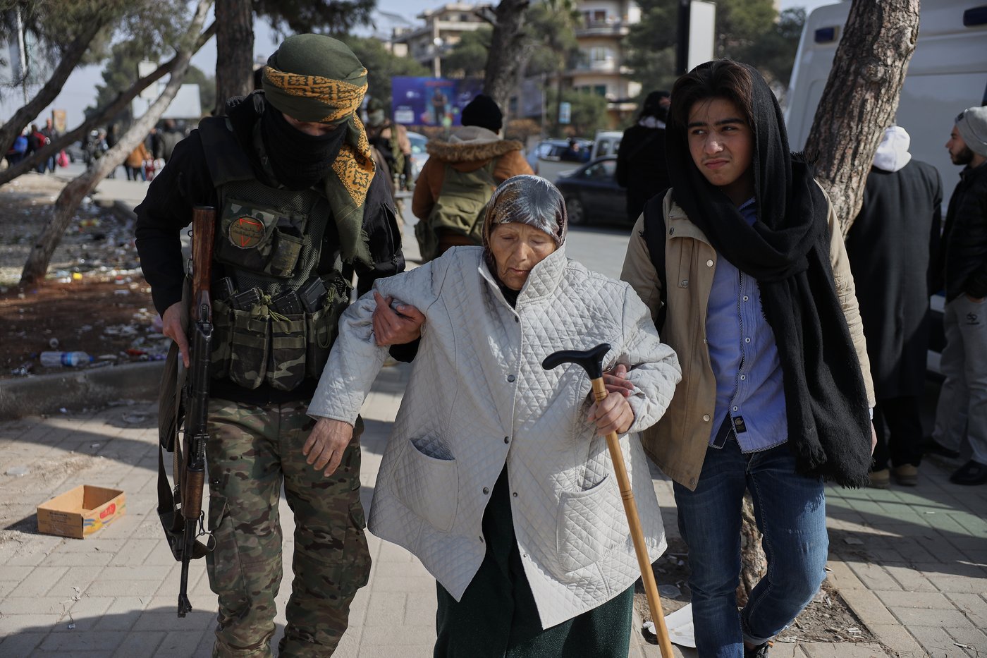 Civilians flee Aleppo as clashes between Syrian government and Kurdish ...