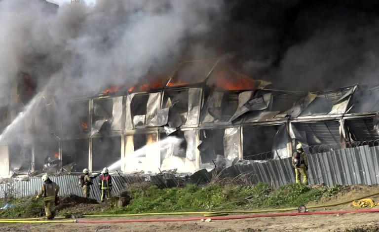 İşçilerin kaldığı konteynerde çıkan yangın kontrol altına alındı