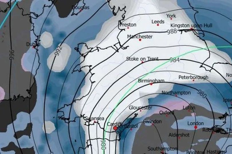 Amber Storm Goretti snow warning issued as Met Office says 30cm could ...