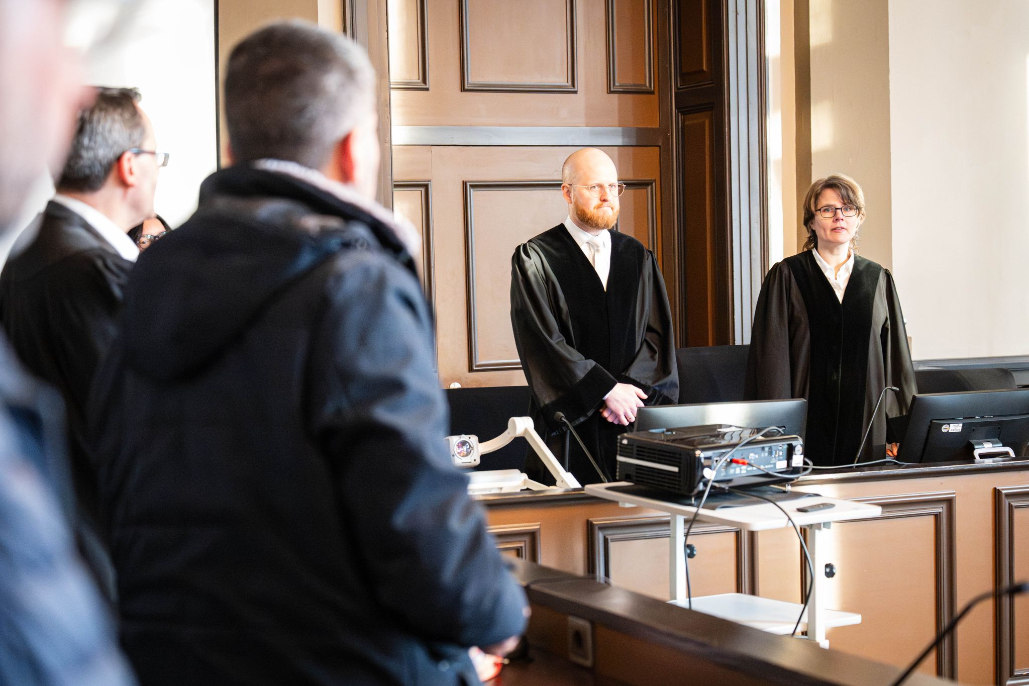 Ex-Frau aus Hass und Wut erstochen? Angeklagter schweigt