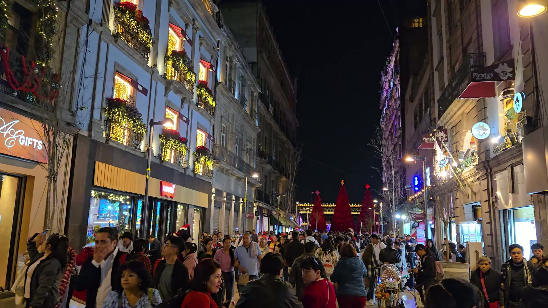 Mexico City’s magical Christmas lights tour: Zocalo, Polanco & festive ...
