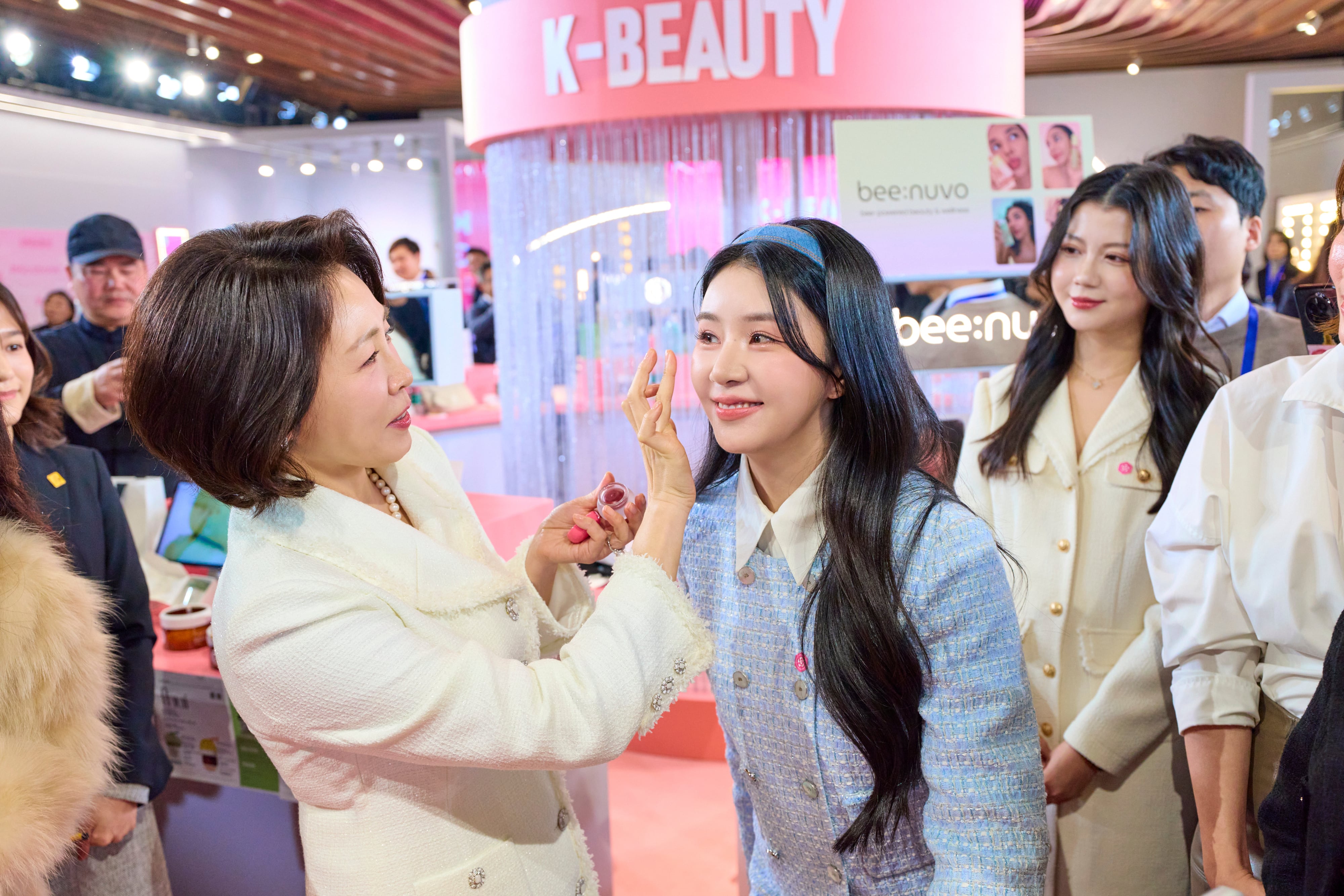 Chaoru Promotes K-Beauty to First Lady Kim Hea-kyung