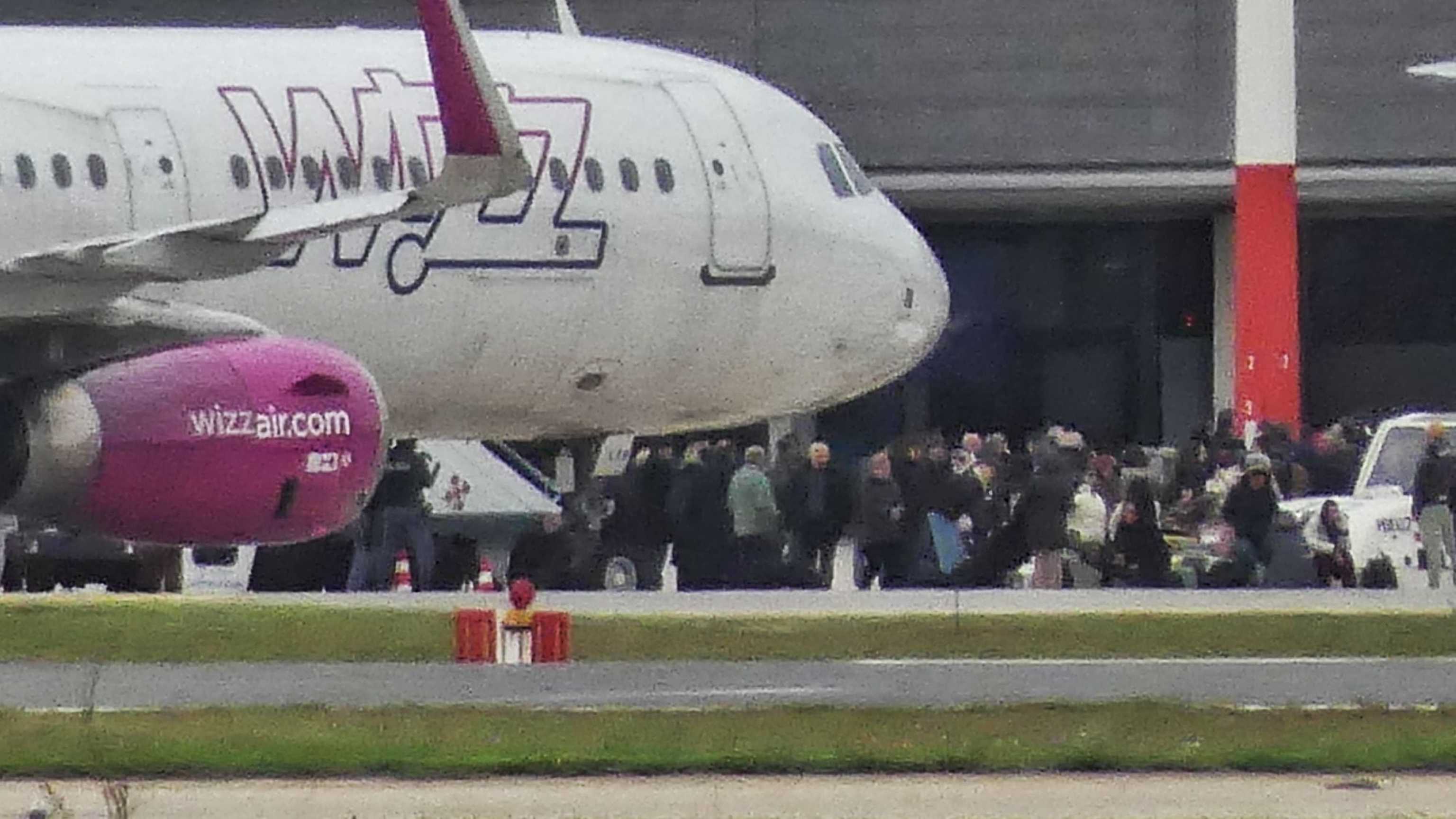 Voli dirottati a Brindisi per il maltempo, passeggeri tornano in ...