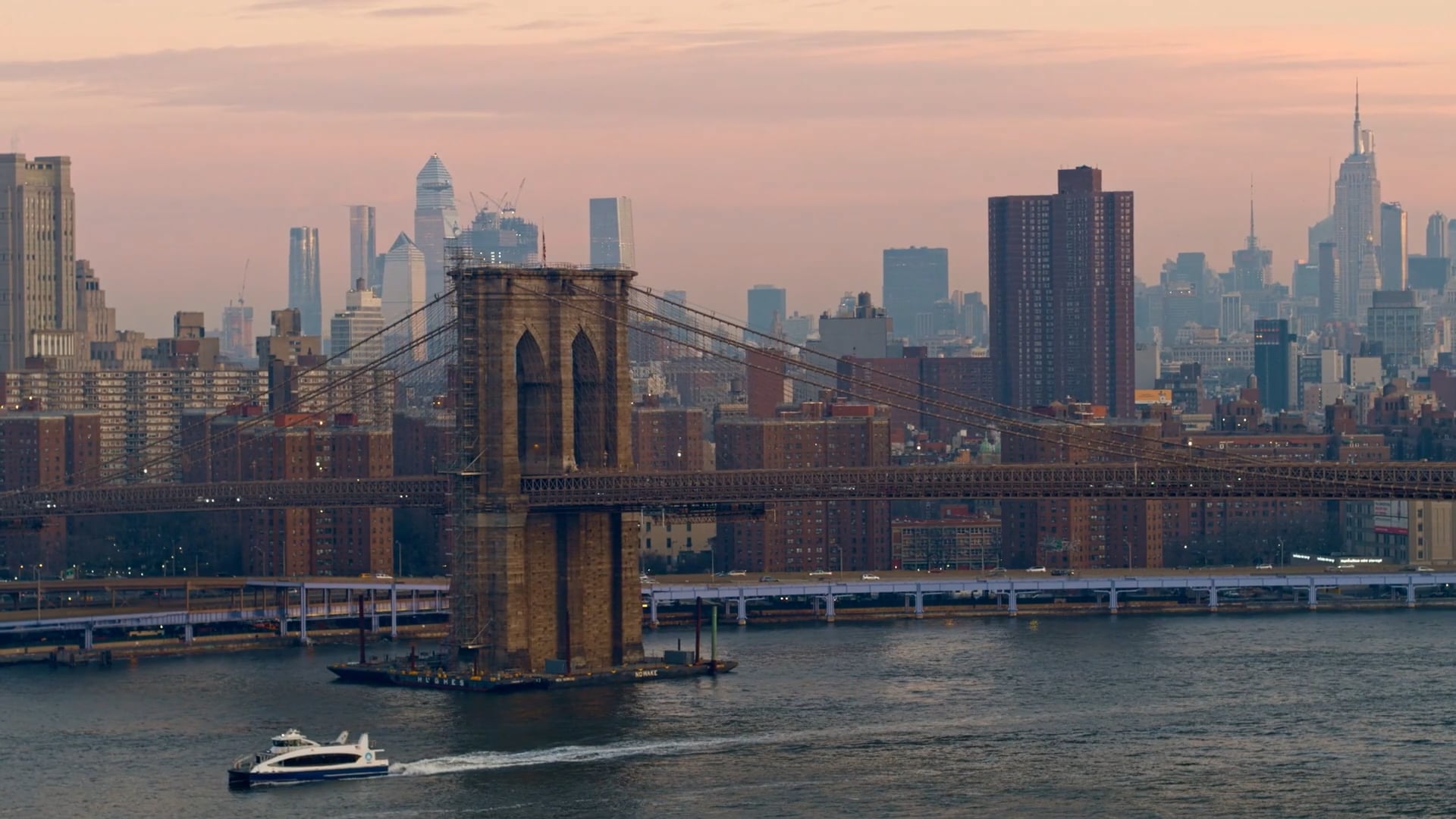 Brooklyn Bridge by drone: Iconic views over the East River - Worldwide