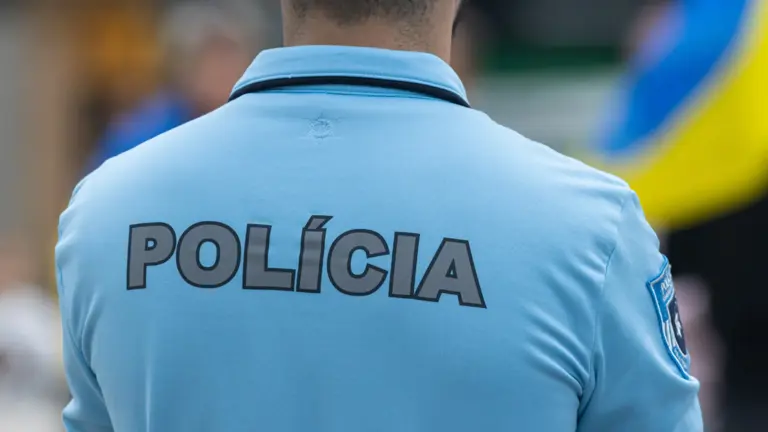 Menor "com dificuldades cognitivas" encontrado pela PSP. Perdeu-se