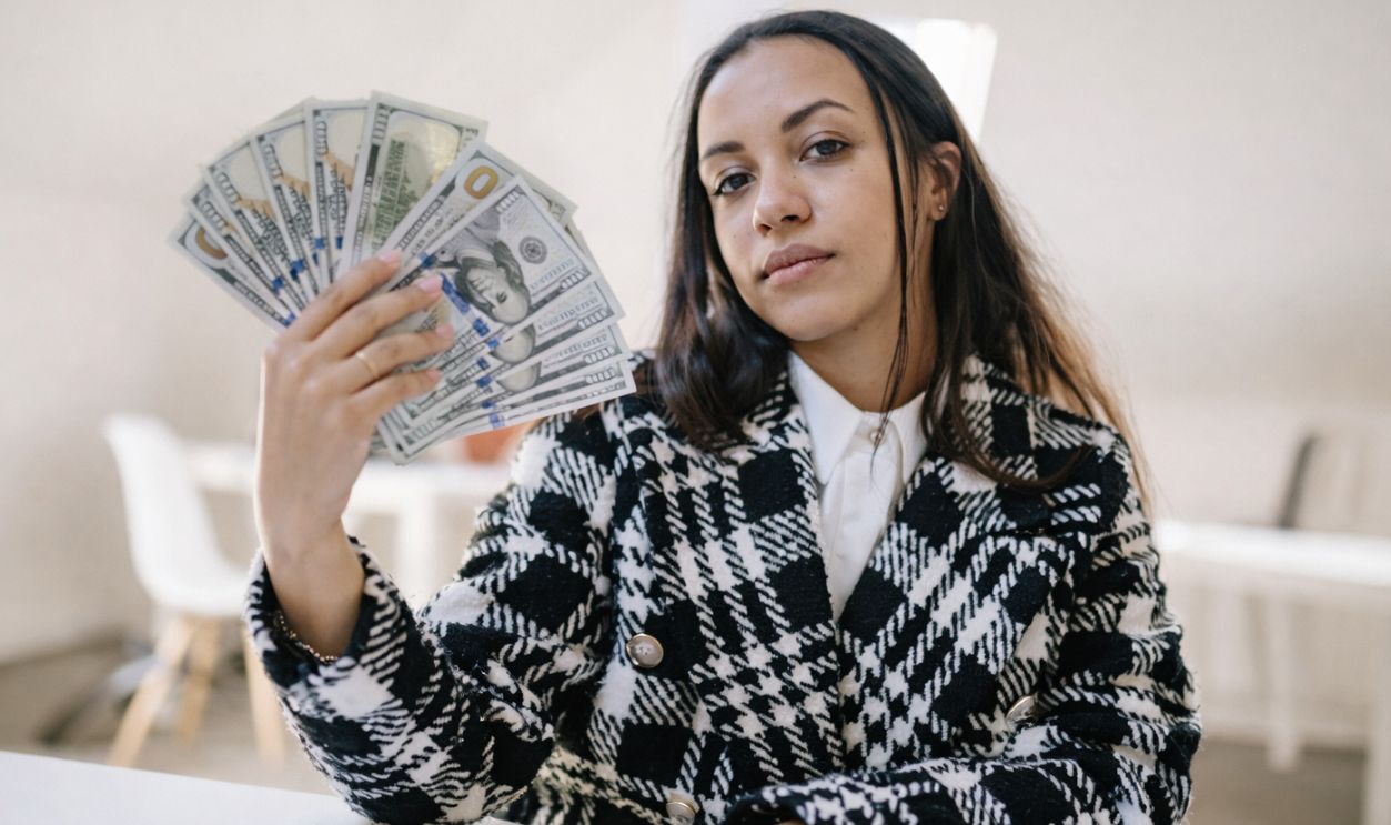 I invested $8,000 in my friend’s luxury candle business. Now she’s ...