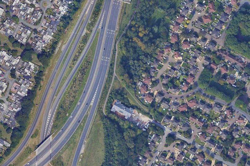 Man stabbed in the neck by group of men