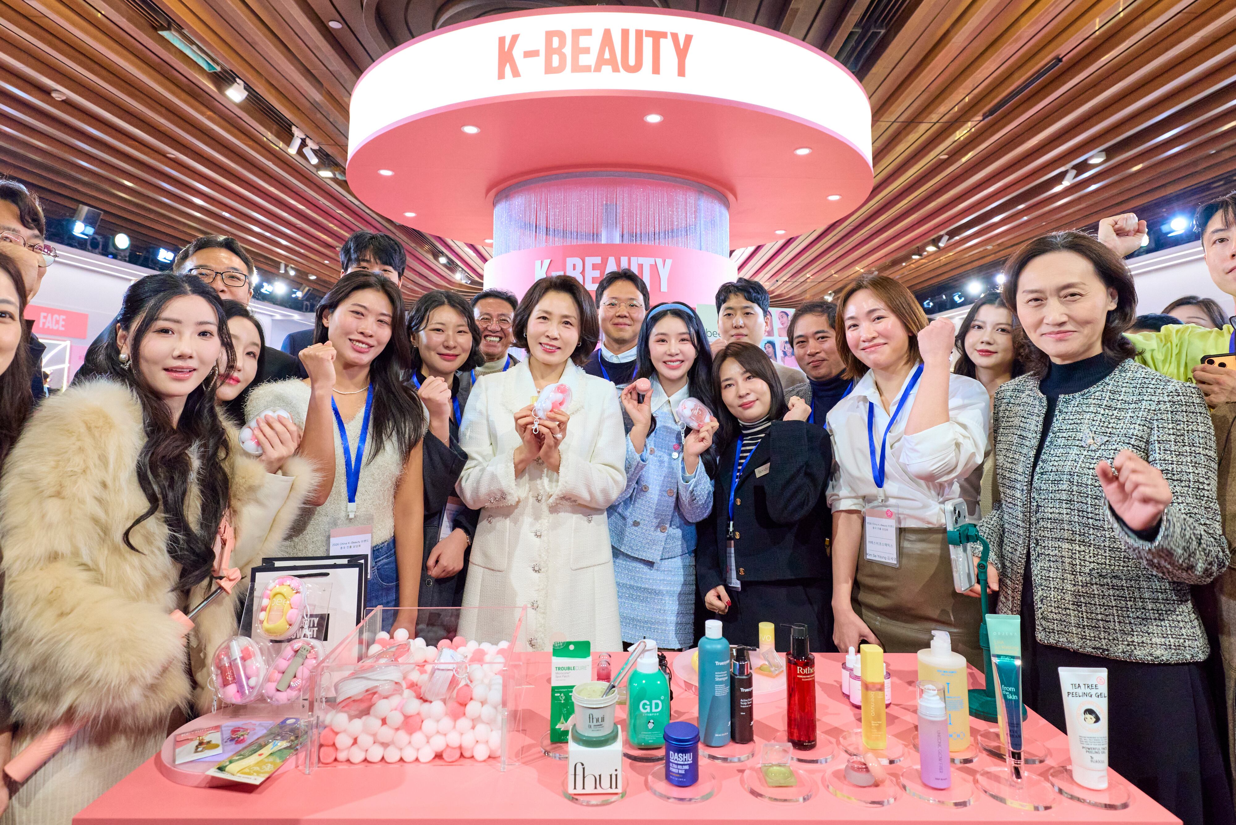 Chaoru Promotes K-Beauty to First Lady Kim Hea-kyung