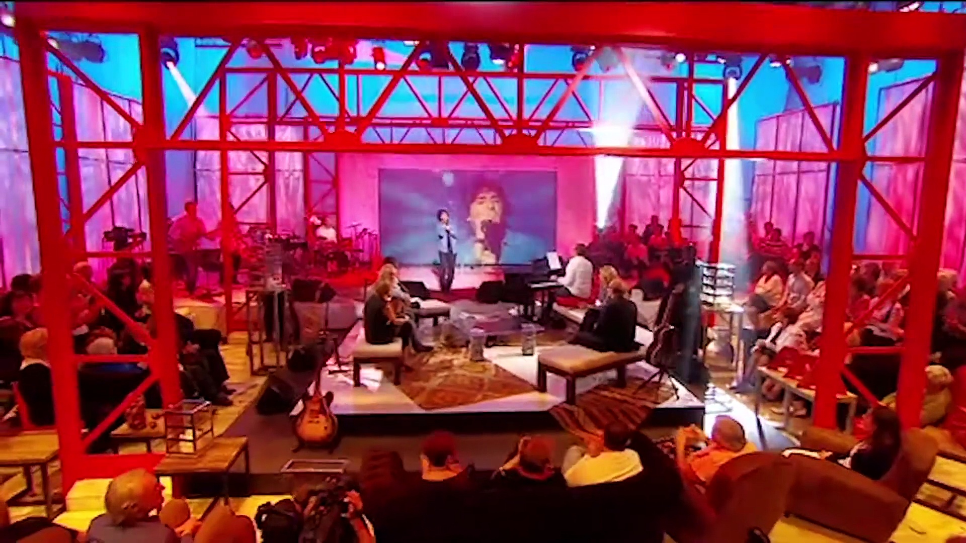 Mickaël Miro chante « L'horloge tourne