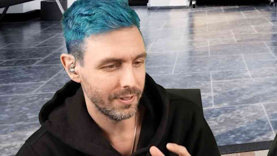 Online scammer gets a piece of his own poison - ethical hacker saves ...