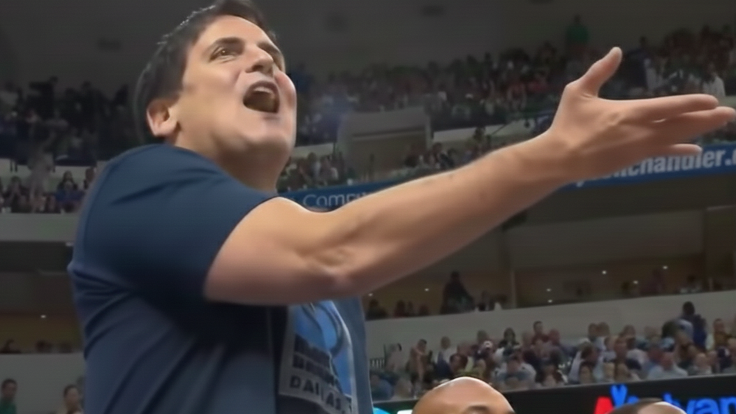 "Sit down! Sit down!" - What Dallas owner said right before getting ejected