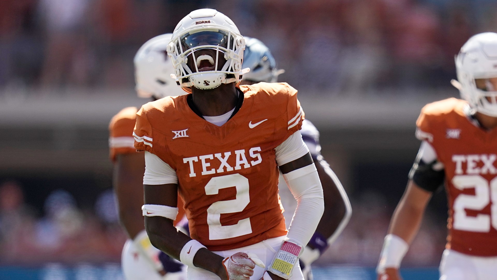 Longhorns' Derek Williams withdrawing from transfer portal