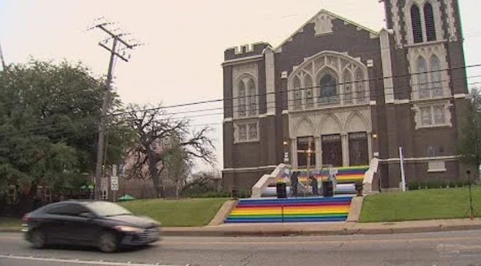 Landmark Dallas UMC church gets OK to keep LGBT rainbow-painted steps ...