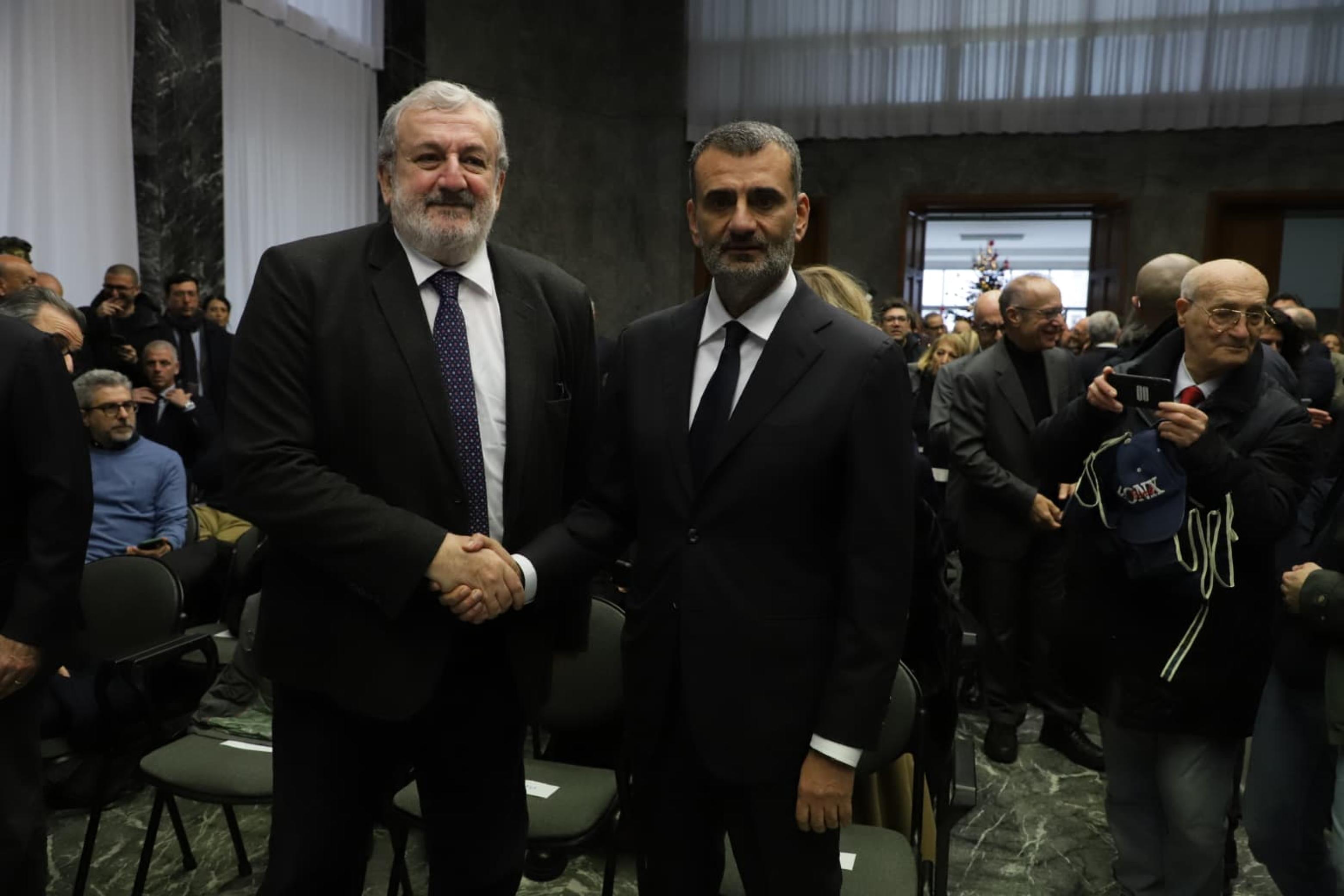 Emiliano a Decaro, 'disponibili a continuare questo cammino bellissimo'