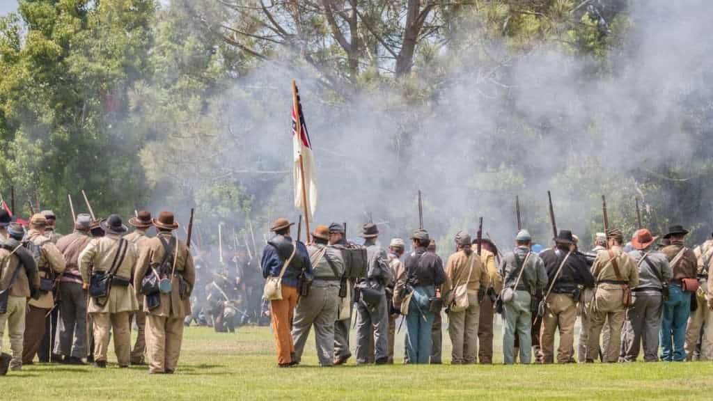 14 American border towns with stories stranger than any TV drama