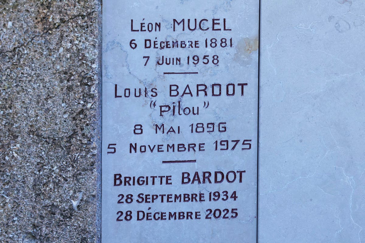 Brigitte Bardot repose maintenant face à la mer