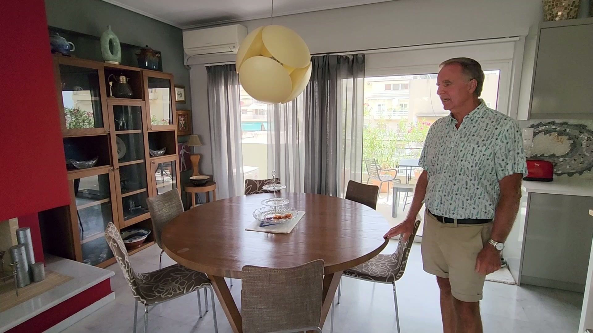 Artist's apartment tour - Athens, Greece!