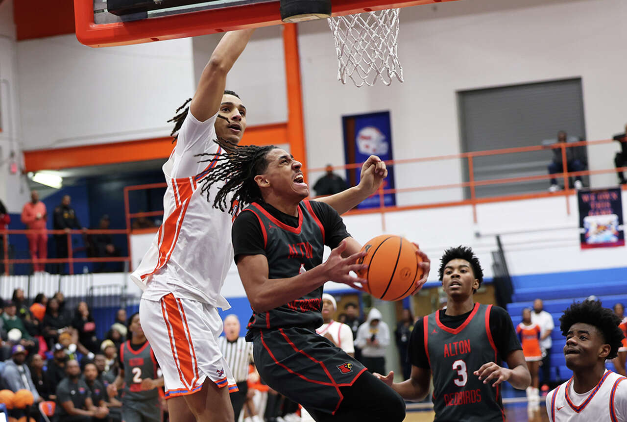 High-flying East Side holds off Alton in SWC boys basketball shootout