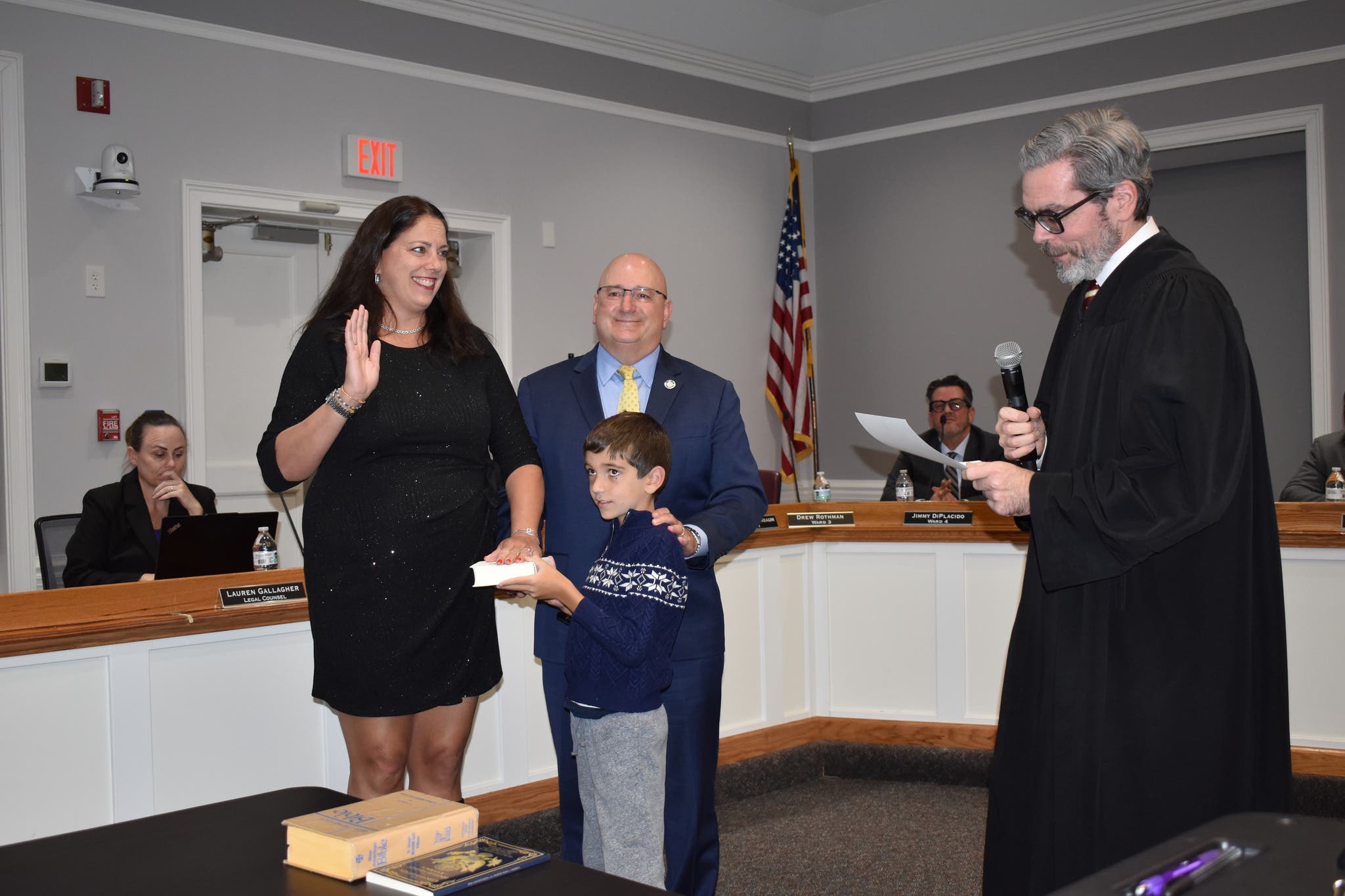 7 commissioners take oath in Abington