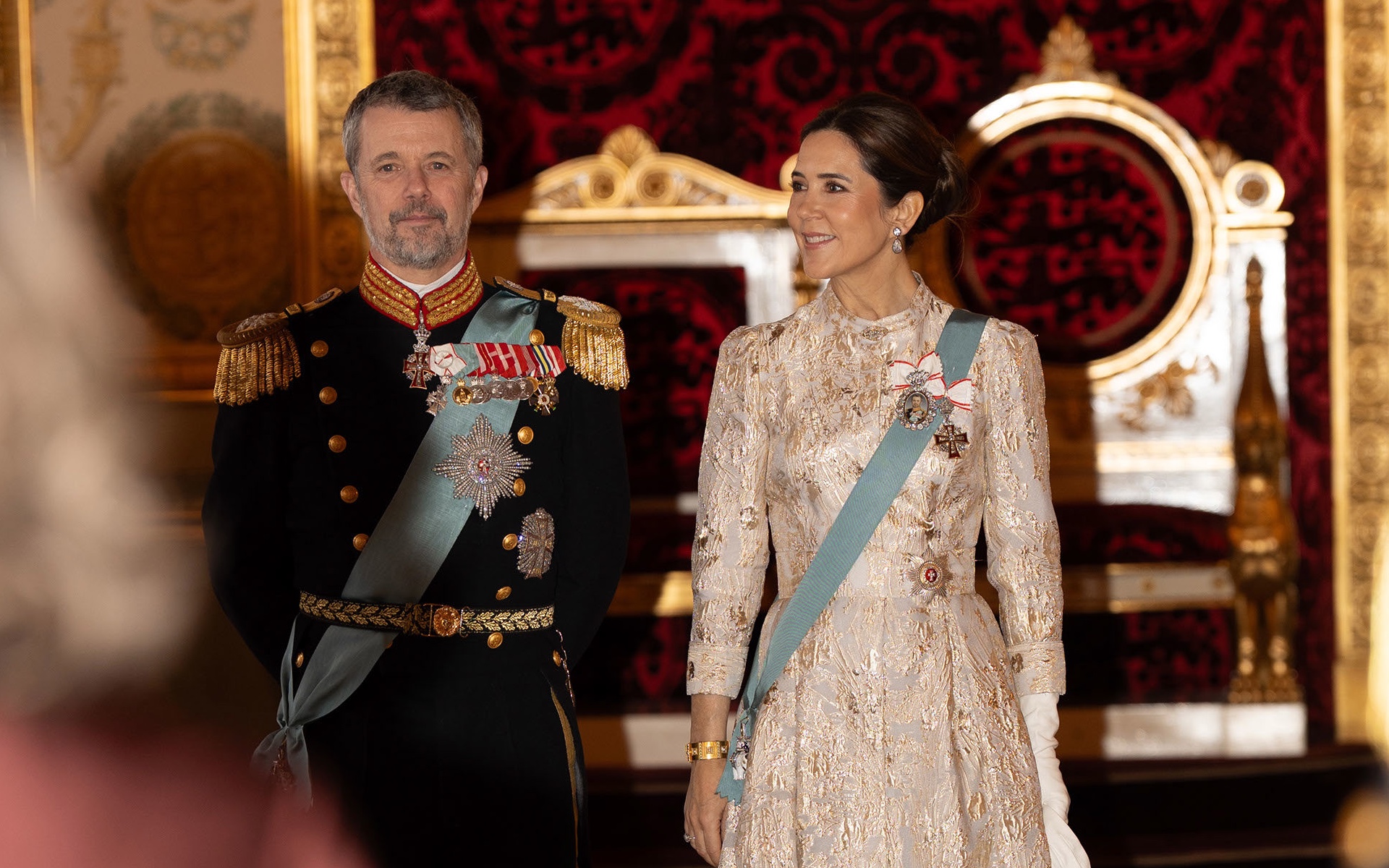 Mary di Danimarca sulla carrozza d’oro e al sontuoso gala. Con un ...