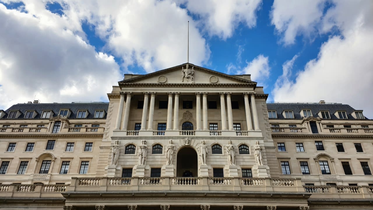 Softening UK jobs market paves way for BoE rate cut in March, says ING ...
