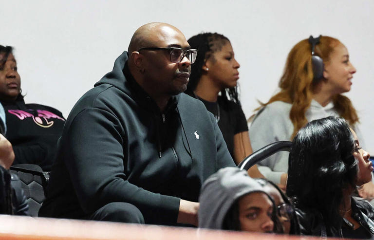 High-flying East Side holds off Alton in SWC boys basketball shootout