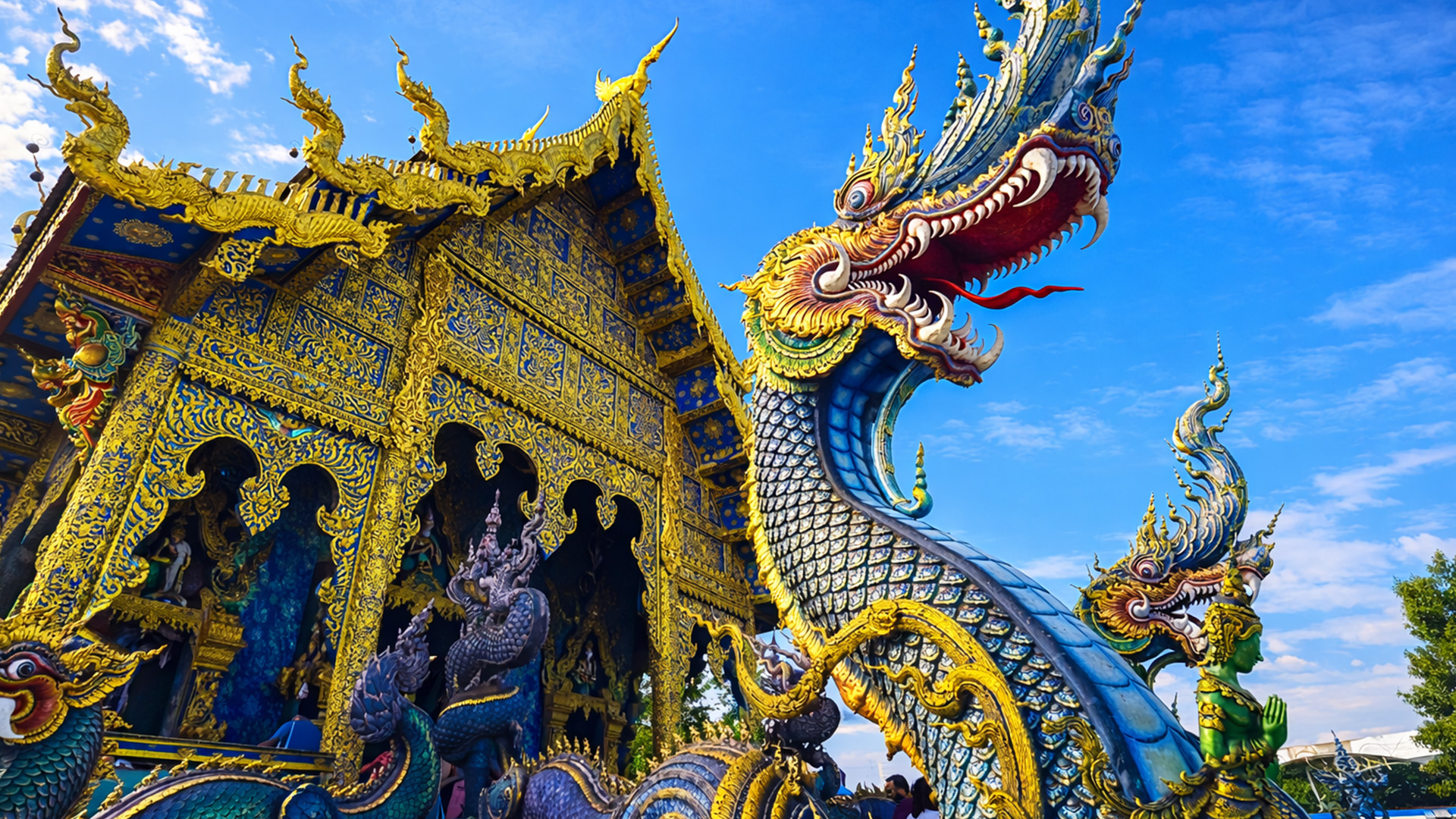The blue temple in Chiang Rai left us speechless