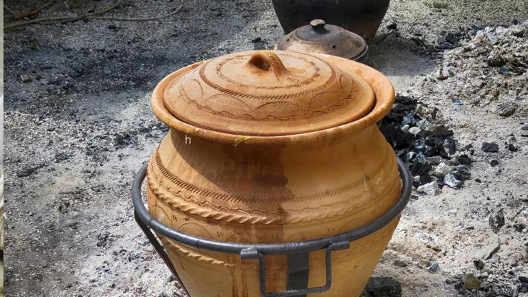 Adding these 5 grains to an earthen pot can bring financial stability ...