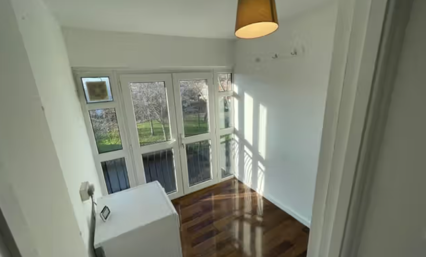 11 amazing pictures of slick fully-furnished Newcastle bachelor pad ...