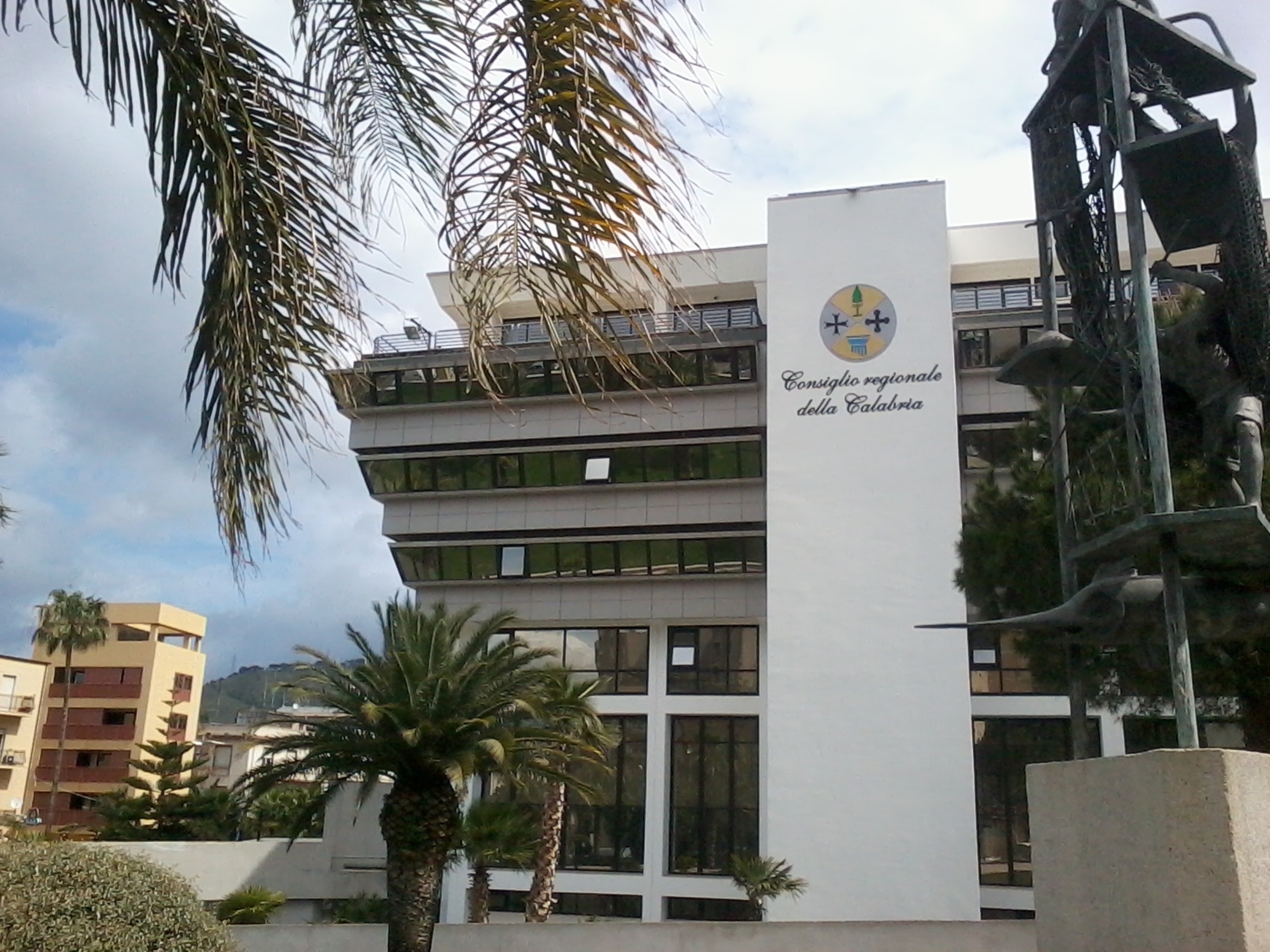 Consigliere regionale della Calabria colpito con un pugno