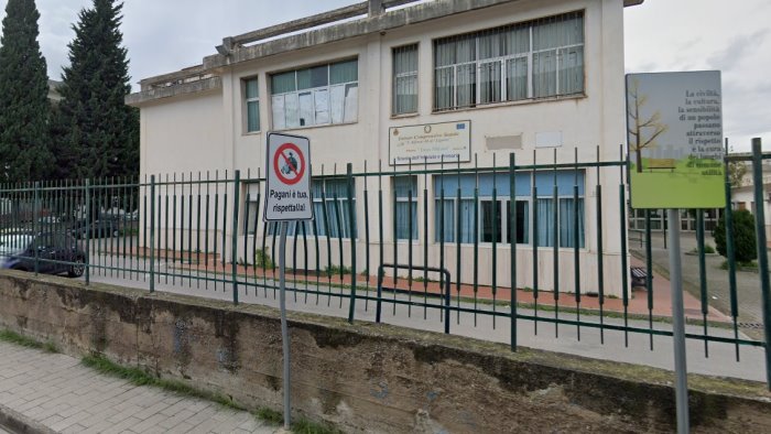 Pagani, i ladri saccheggiano la scuola "Don Milani": rabbia e indignazione