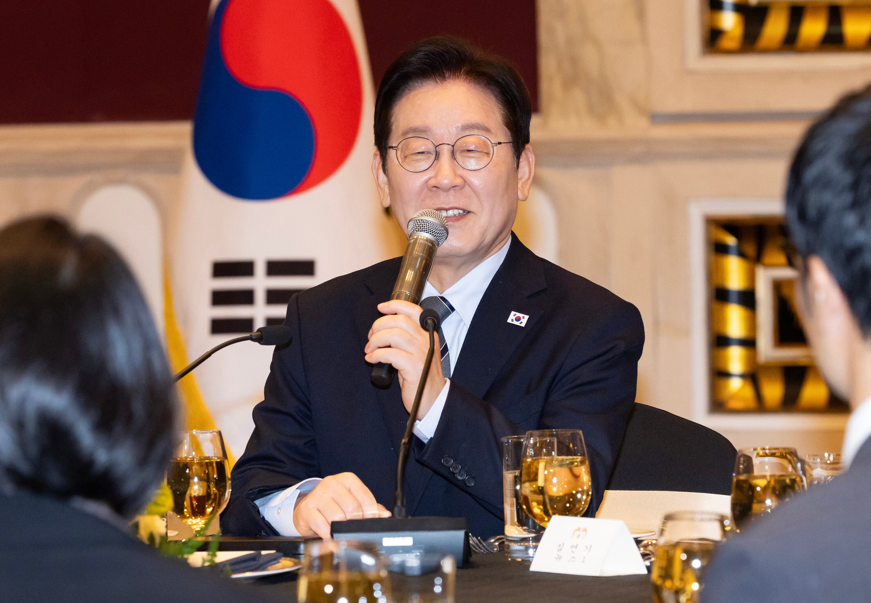 Editorial: Even as joke, Lee’s remarks deemed light, inappropriate